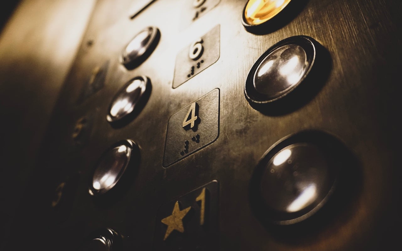 An Elevator for Levels of Happiness: More to Say than Small Talk